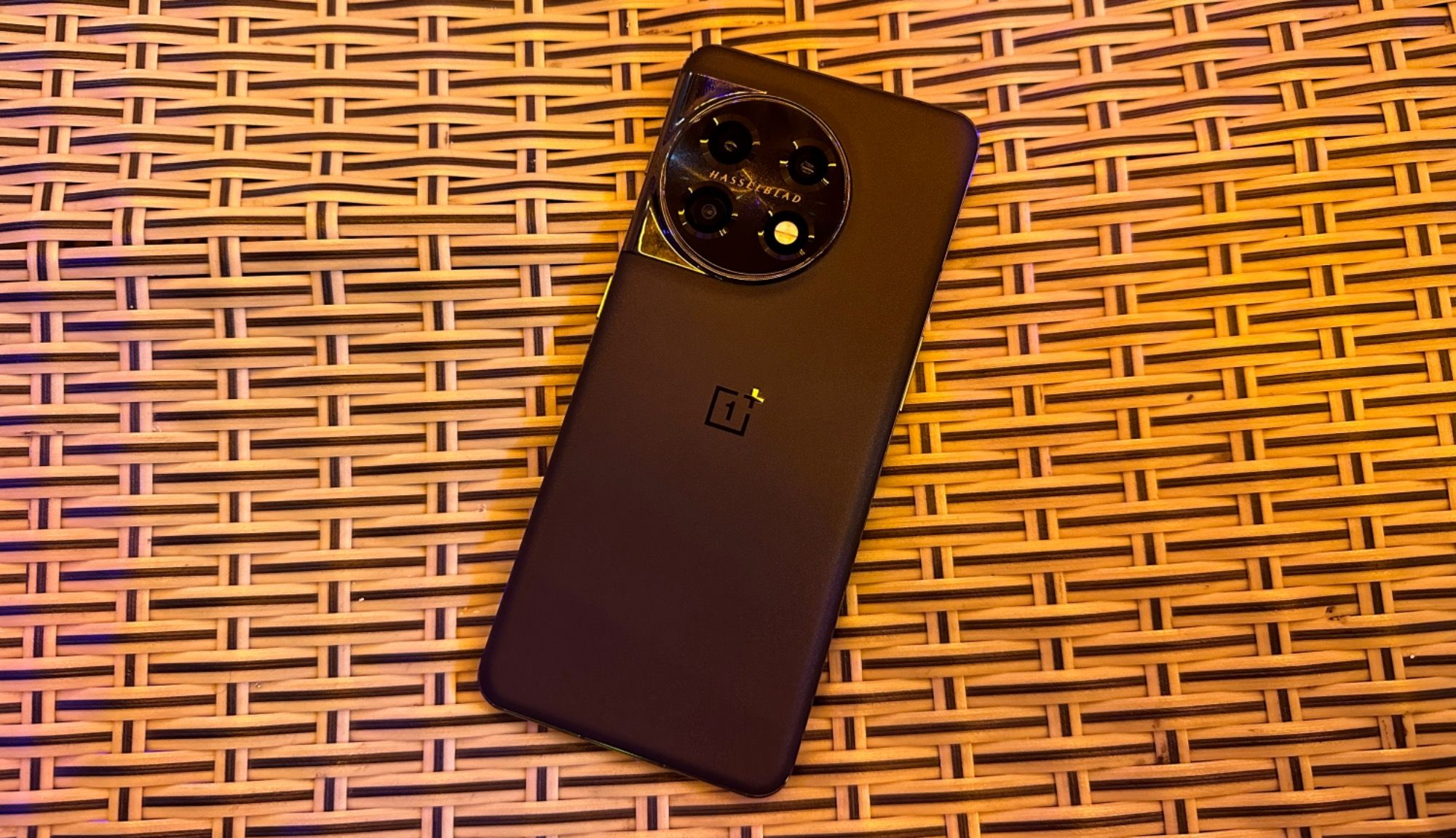 OnePlus 11 serves 100W charging magic right in the box. Take that, Apple!